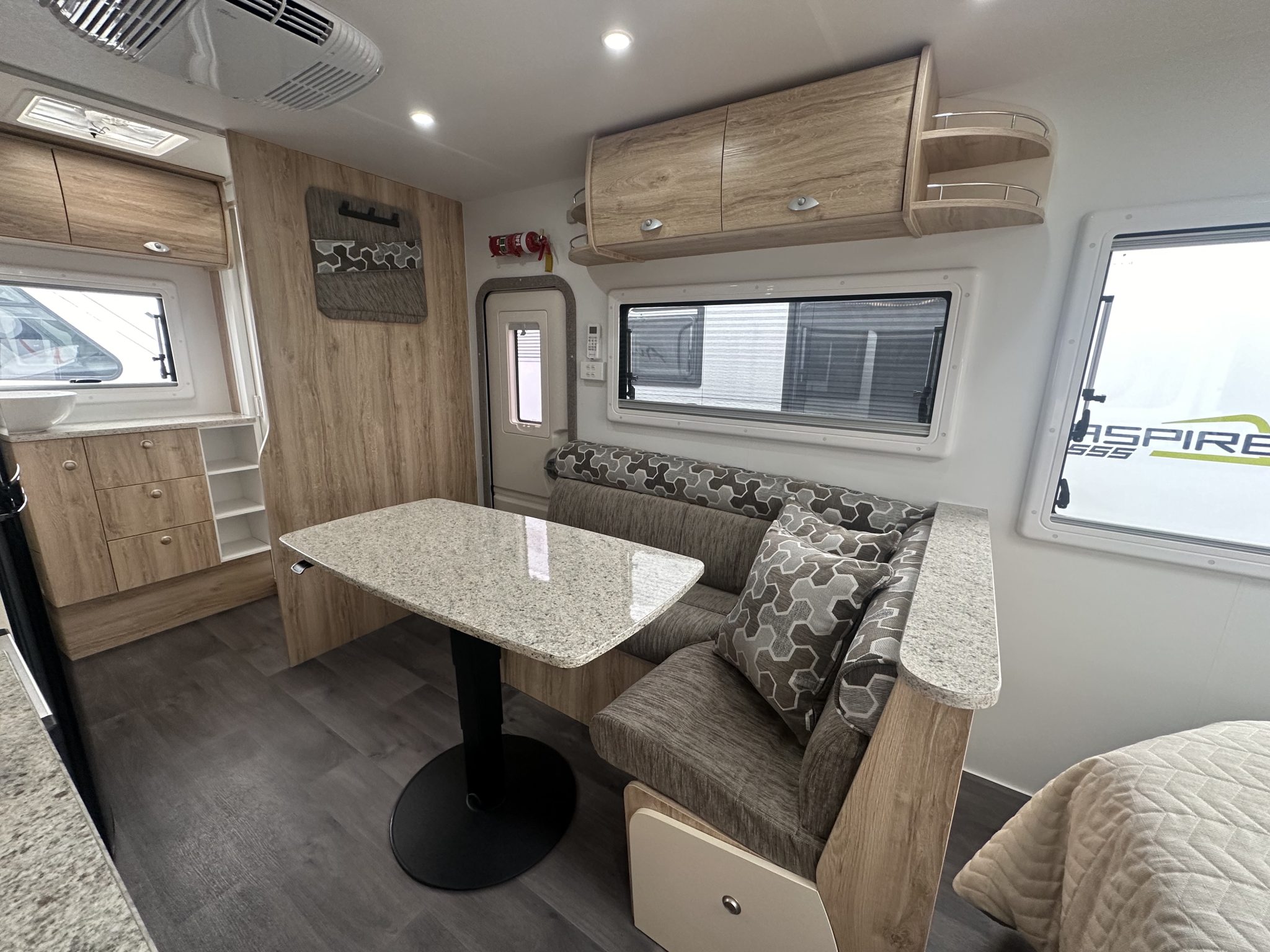 AVAN ASPIRE 555-3 ENSUITE CARAVAN - Avan Adelaide