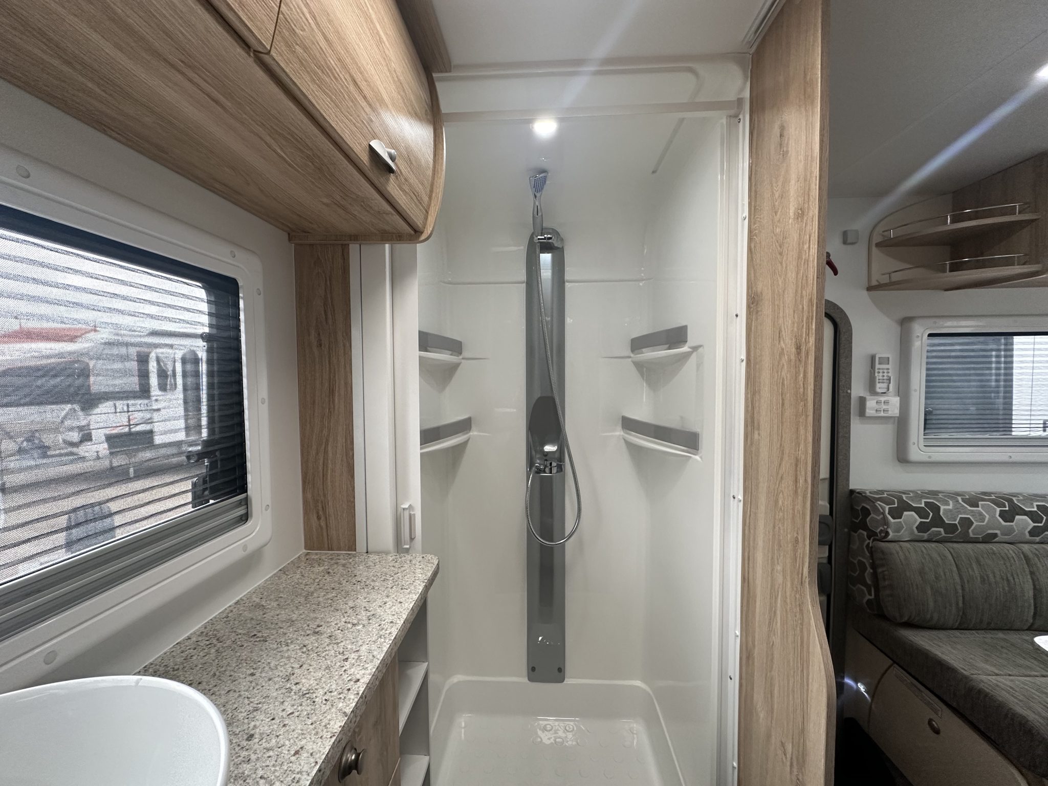 AVAN ASPIRE 555-3 ENSUITE CARAVAN - Avan Adelaide
