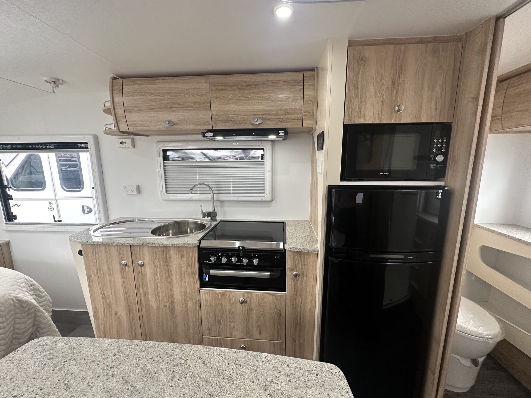 AVAN ASPIRE 555-3 ENSUITE CARAVAN - Avan Adelaide