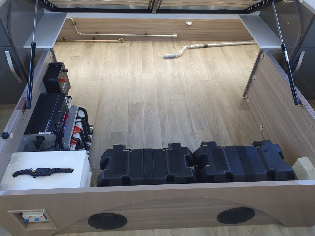 GOLF TOURER 650 CARAVAN - Avan Adelaide