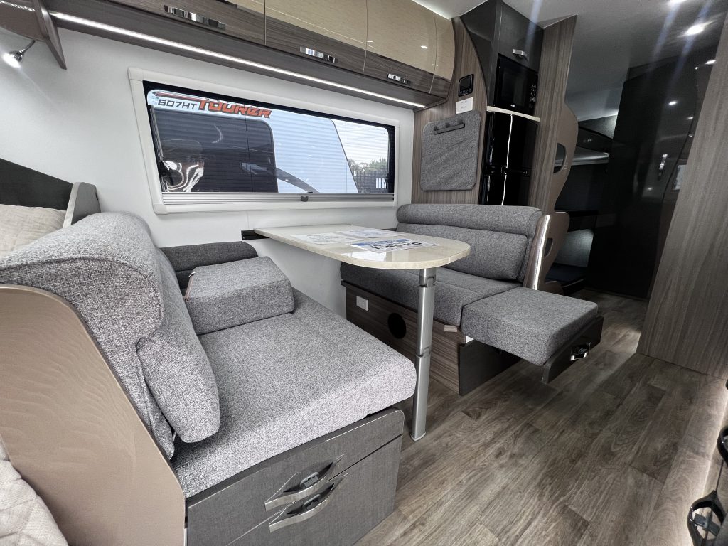 GOLF TOURER 577 FAMILY CARAVAN WITH TRIPLE BUNKS - Avan Adelaide