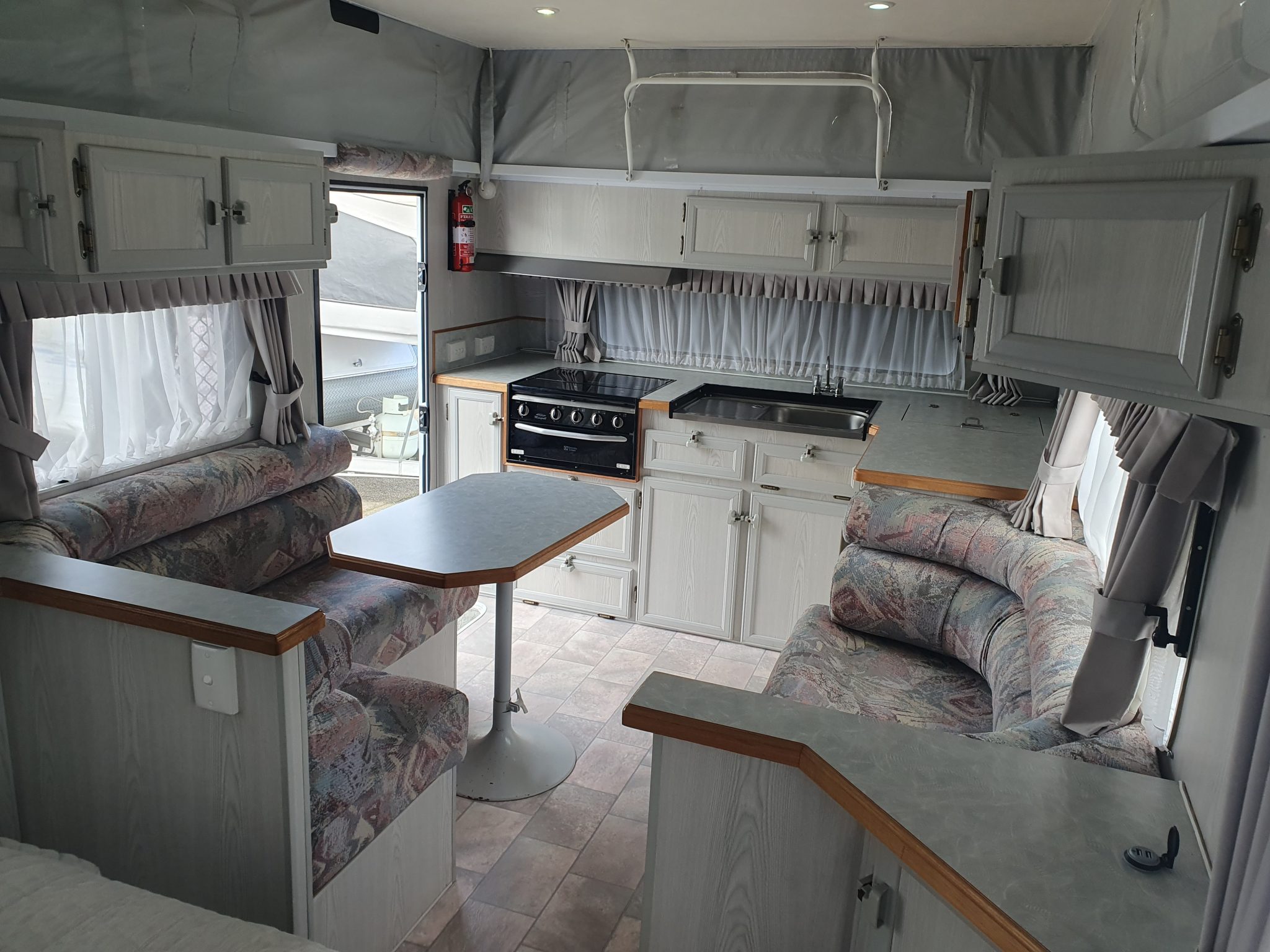 2001 AVAN ERIN POP TOP CARAVAN - Avan Adelaide