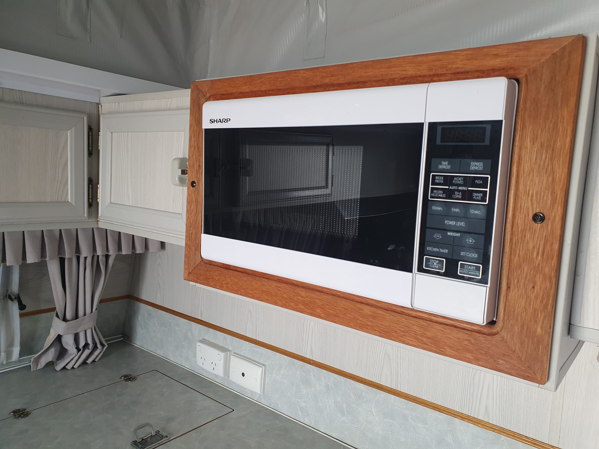 2001 AVAN ERIN POP TOP CARAVAN - Avan Adelaide