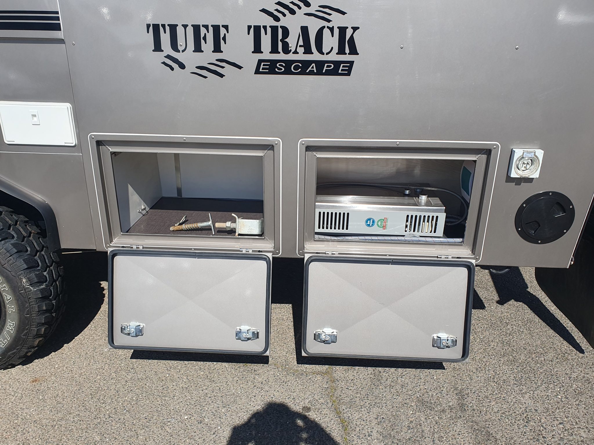 2018 FAR HORIZON TUFF TRACK ESCAPE HYBRID CARAVAN - Avan Adelaide