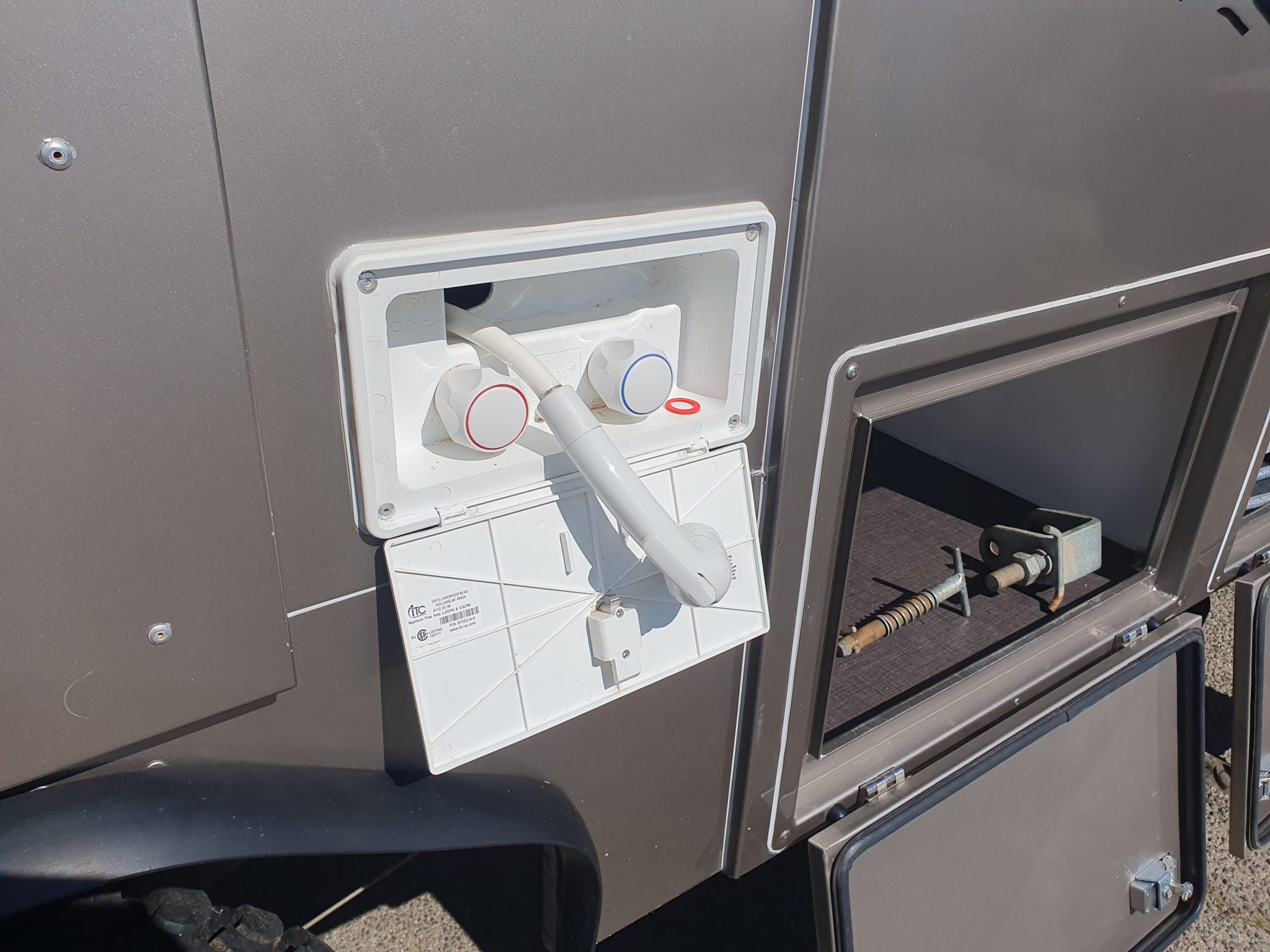 2018 FAR HORIZON TUFF TRACK ESCAPE HYBRID CARAVAN - Avan Adelaide
