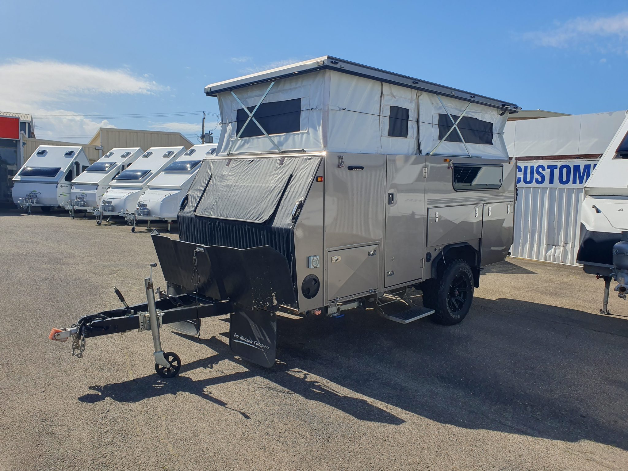 2018 FAR HORIZON TUFF TRACK ESCAPE HYBRID CARAVAN - Avan Adelaide