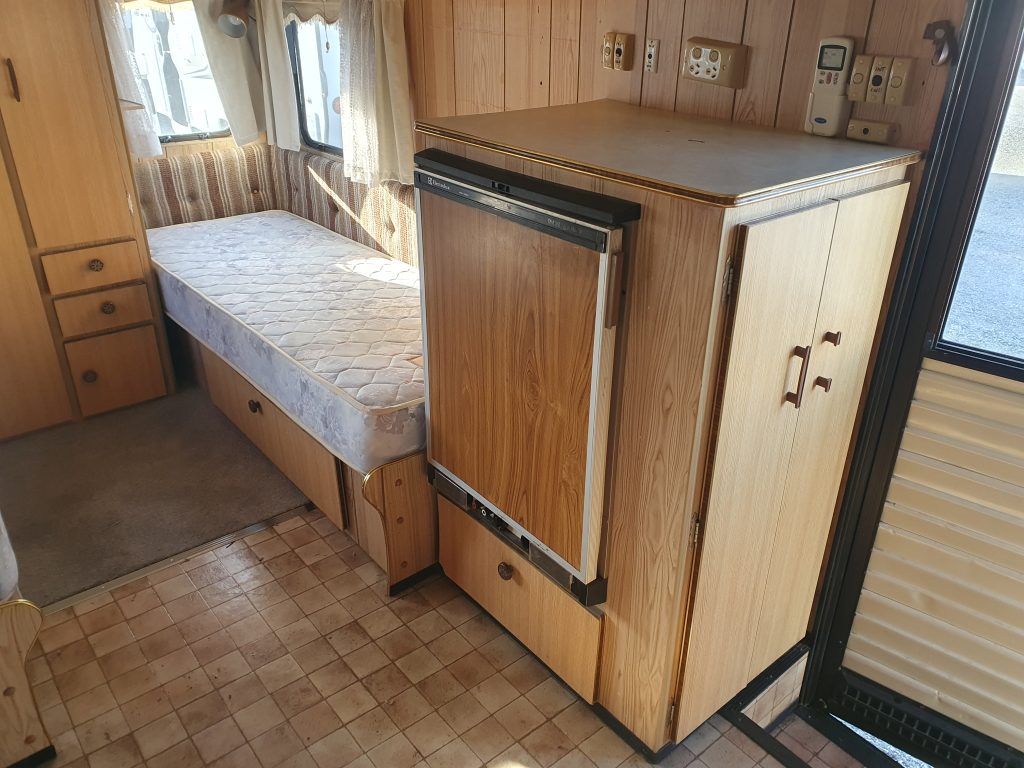 1985 SPACELINE POP TOP CARAVAN - Avan Adelaide