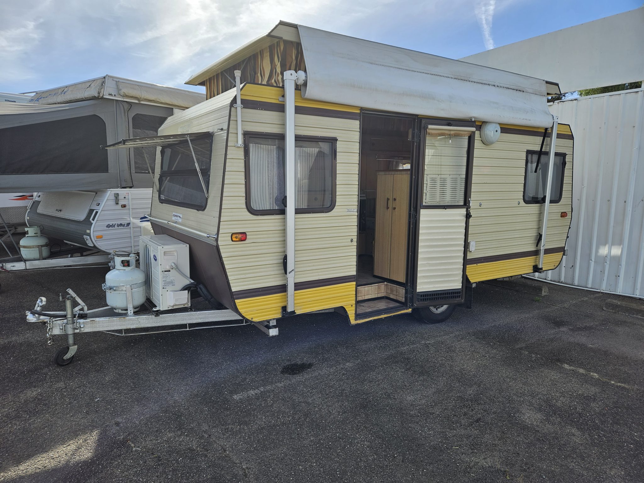 1985 SPACELINE POP TOP CARAVAN - Avan Adelaide