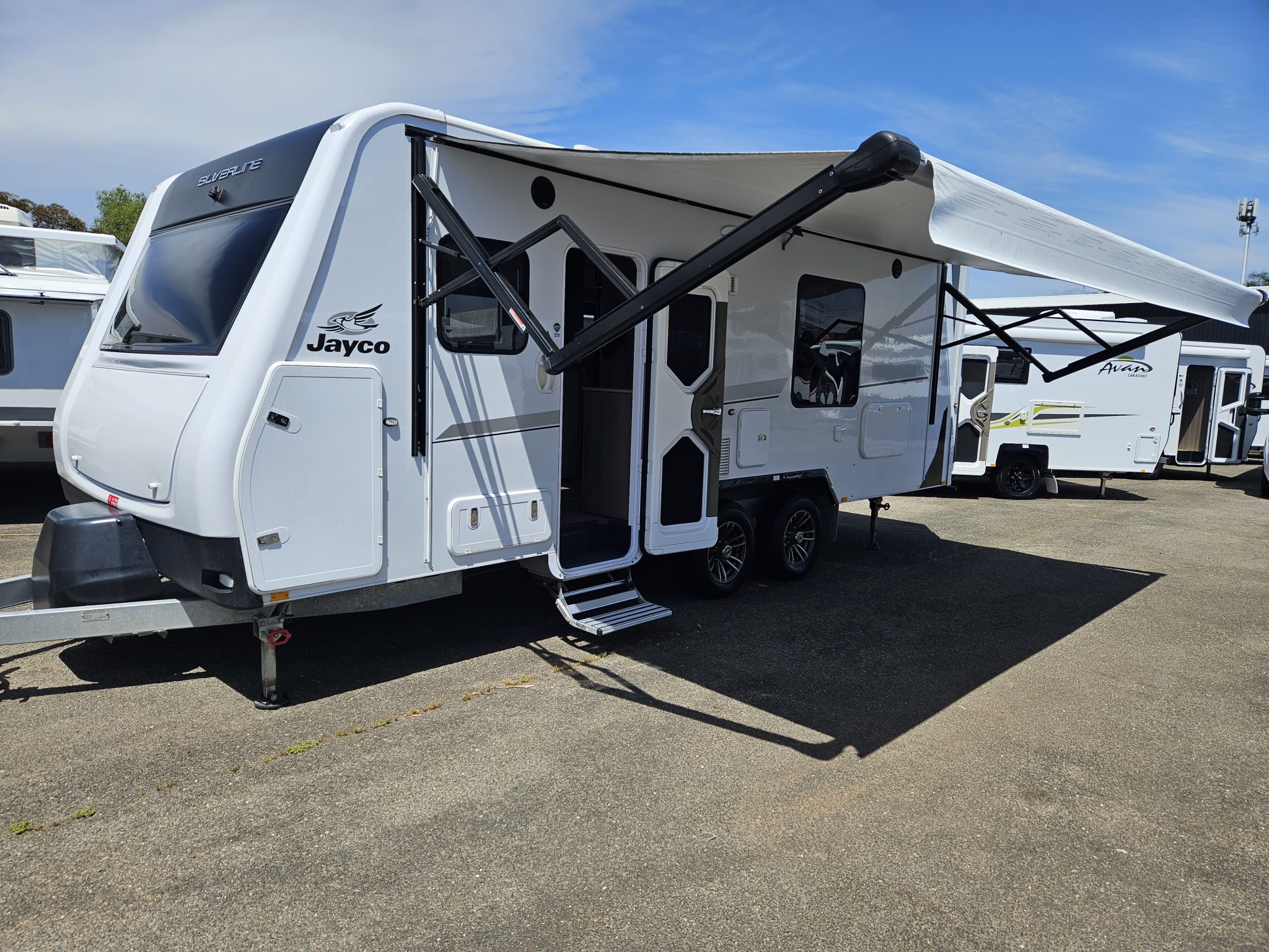 2022 JAYCO SILVERLINE SLIDE OUT SHOWER / TOILET CARAVAN - Avan Adelaide
