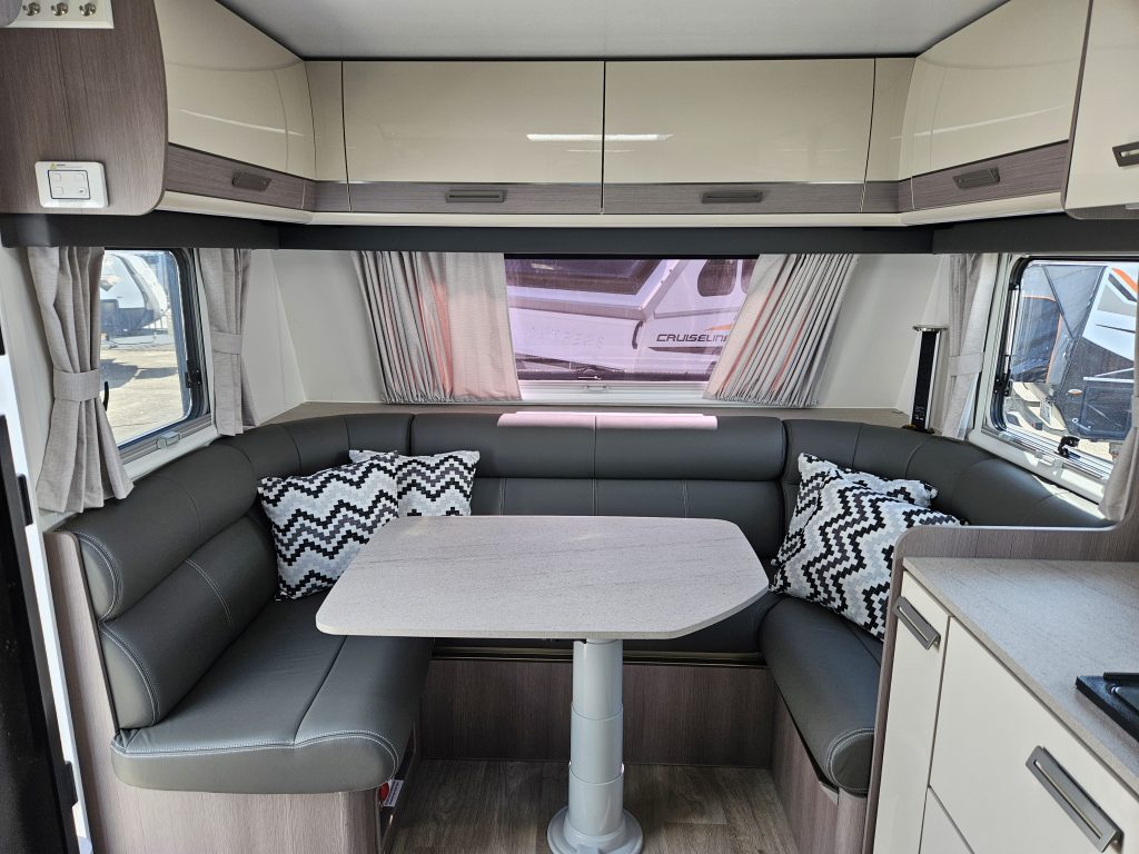 2022 JAYCO SILVERLINE SLIDE OUT SHOWER / TOILET CARAVAN - Avan Adelaide