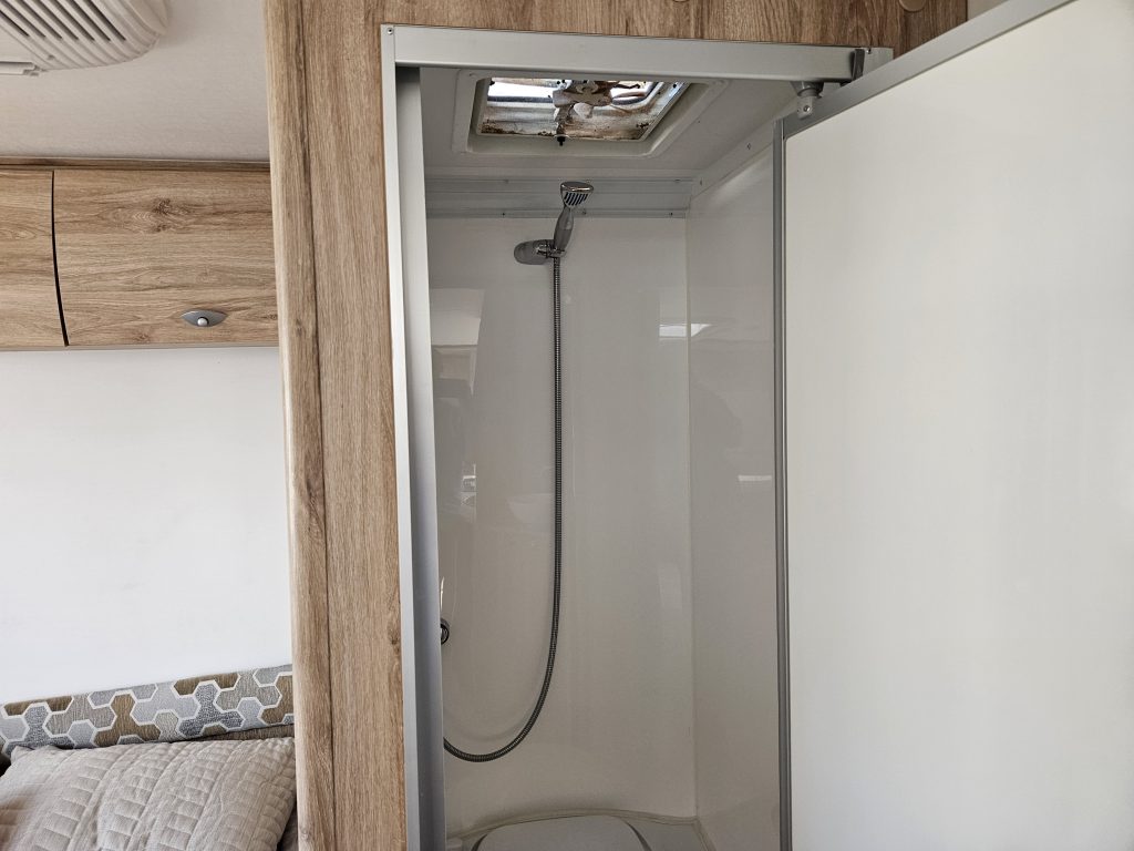 2018 AVAN ASPIRE 499 HARDTOP CARAVAN - Avan Adelaide