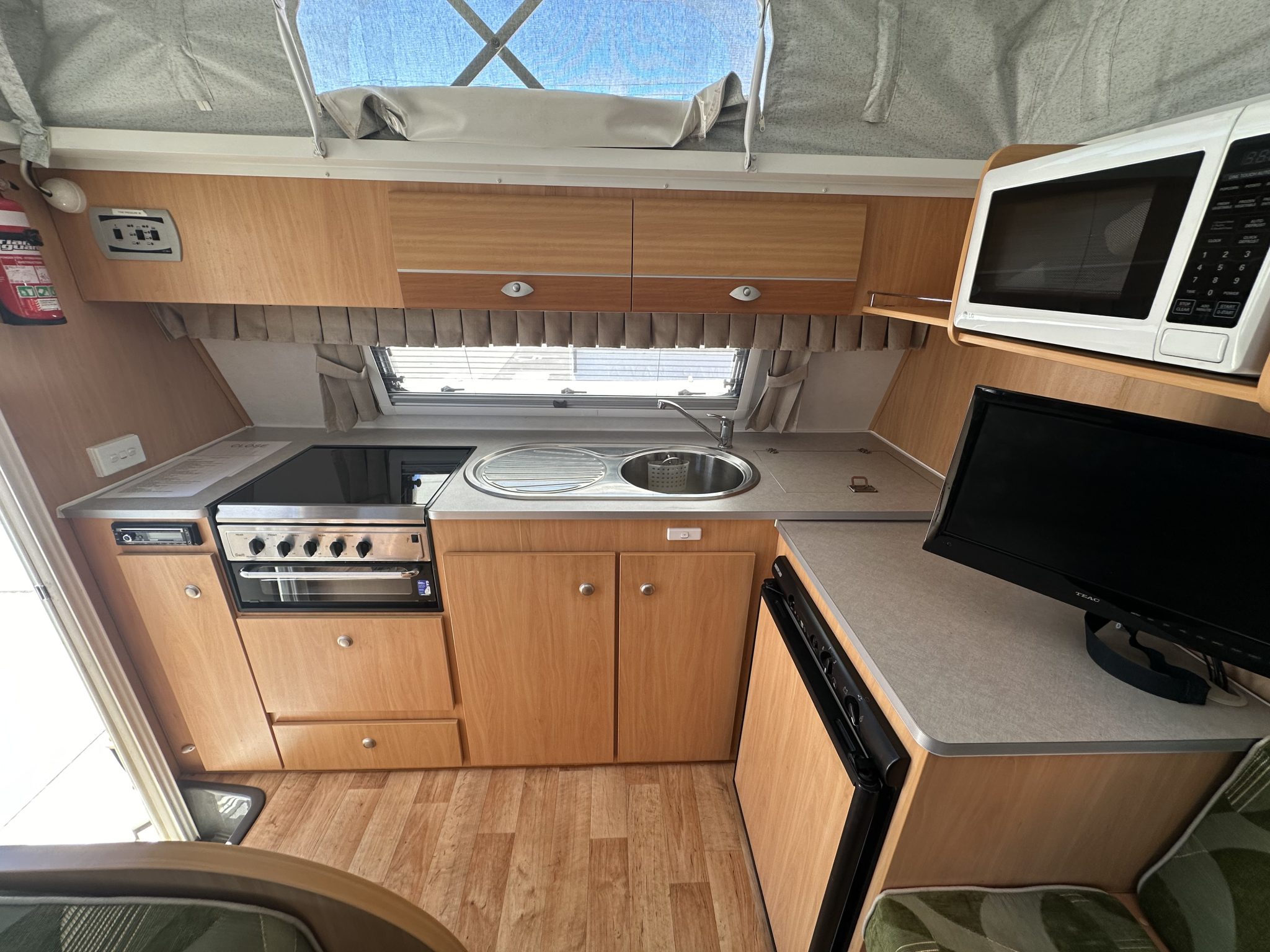 2012 AVAN RAY POPTOP CARAVAN - Avan Adelaide