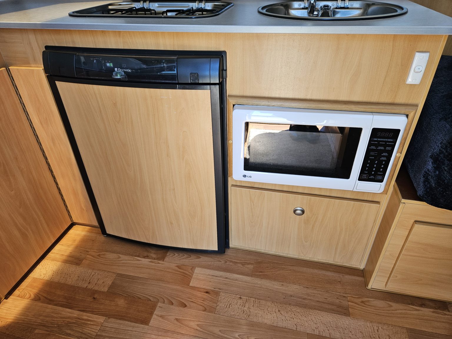 2011 Avan Cruiseliner 5 Camper - Avan Adelaide