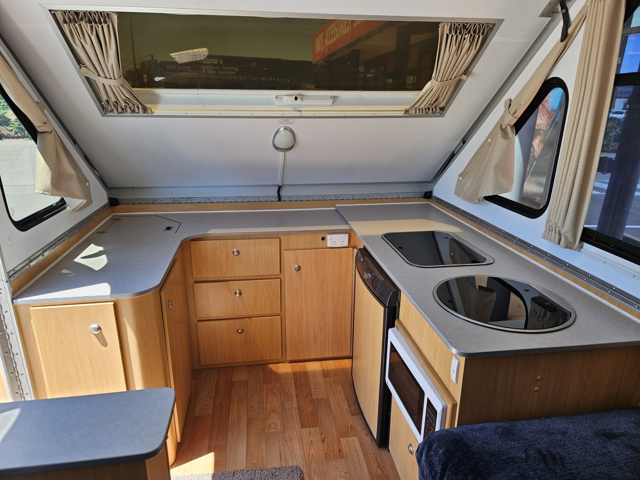 2011 Avan Cruiseliner 5 Camper - Avan Adelaide