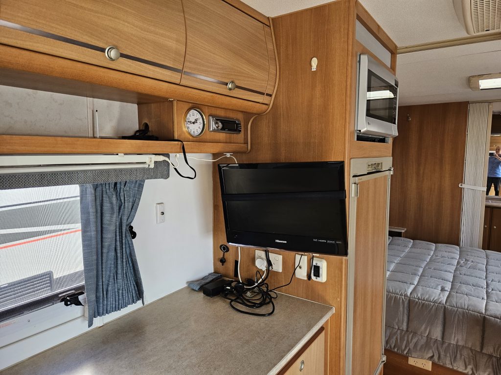 2009 JAYCO STERLING SLIDE OUT CARAVAN - Avan Adelaide