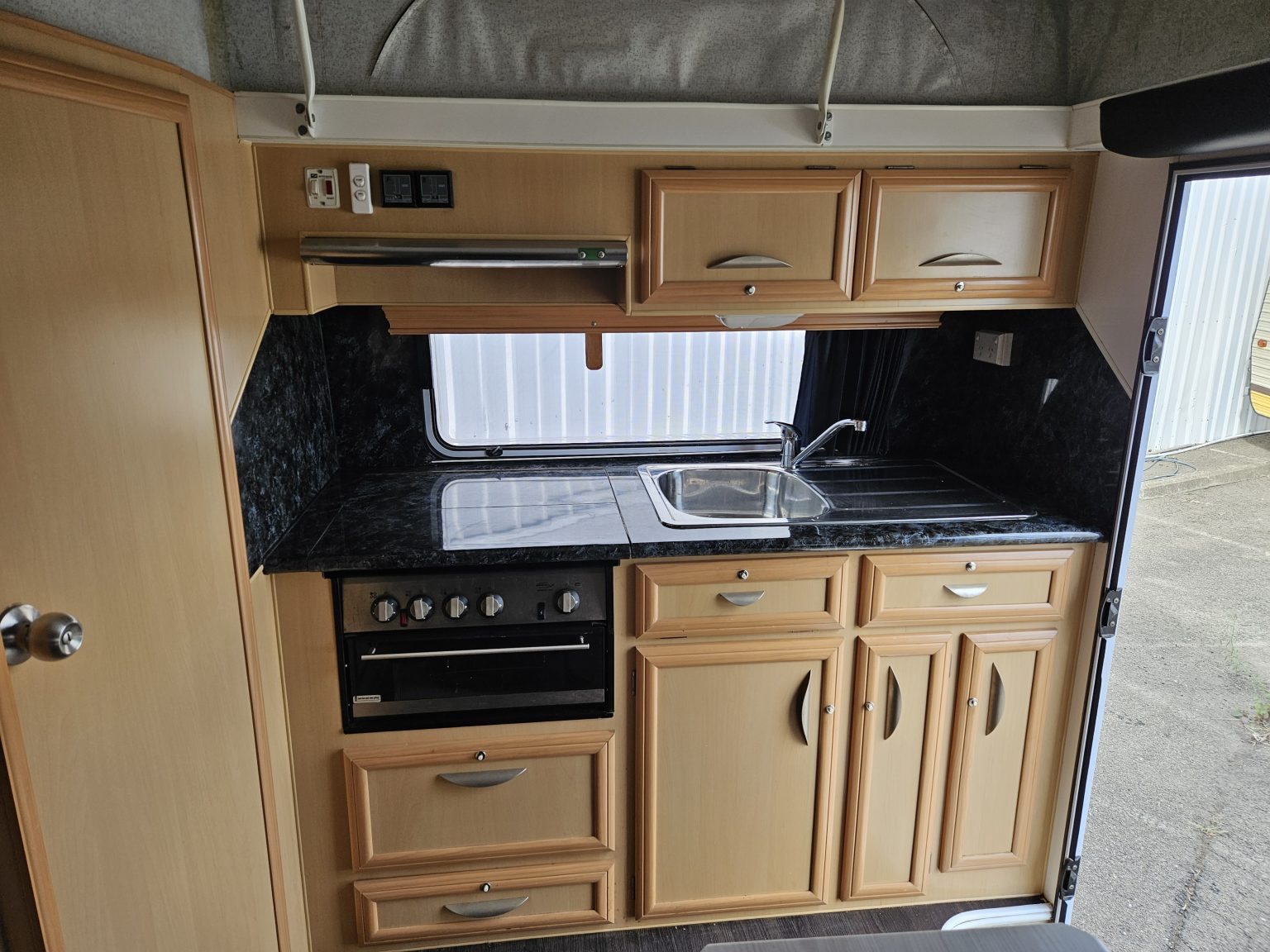 2012 Paramount Classic Caravan - Avan Adelaide