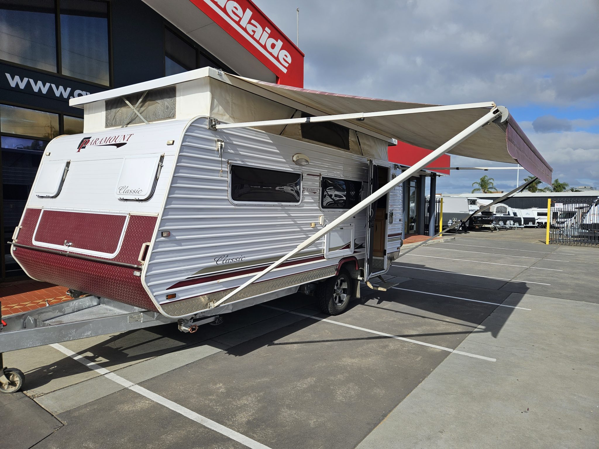 2012 Paramount Classic Caravan - Avan Adelaide