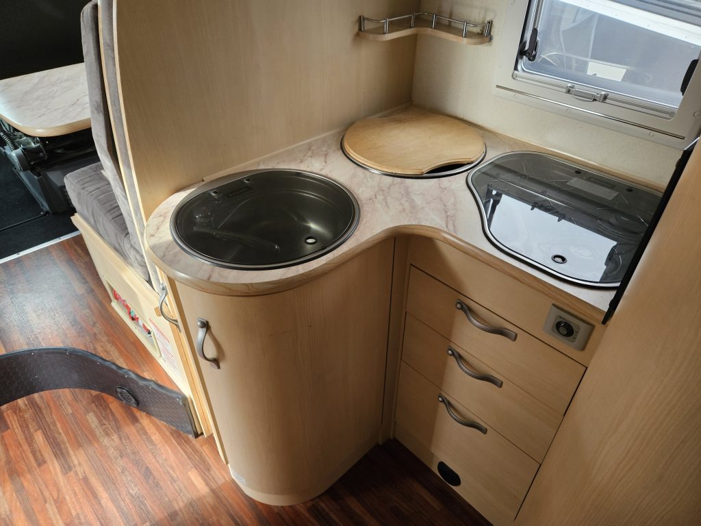 2012 Winnebago Eyre Motorhome - Avan Adelaide