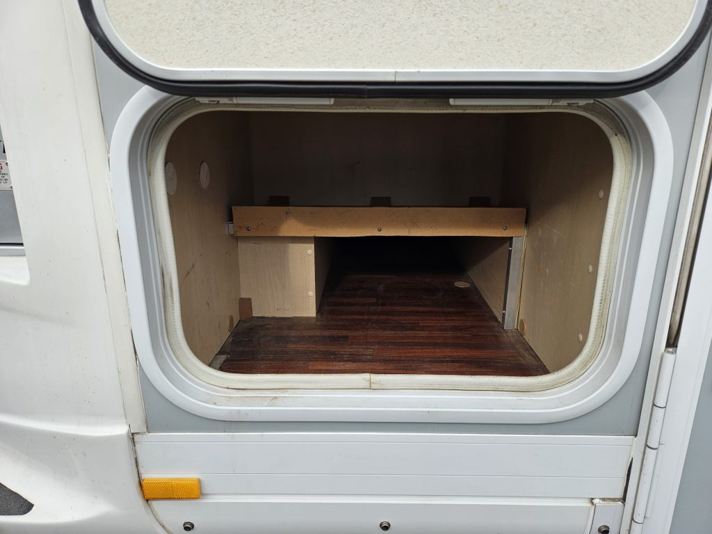2012 Winnebago Eyre Motorhome - Avan Adelaide