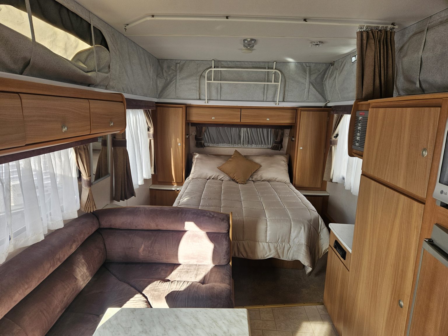 2007 JAYCO STIRLING CARAVAN - Avan Adelaide