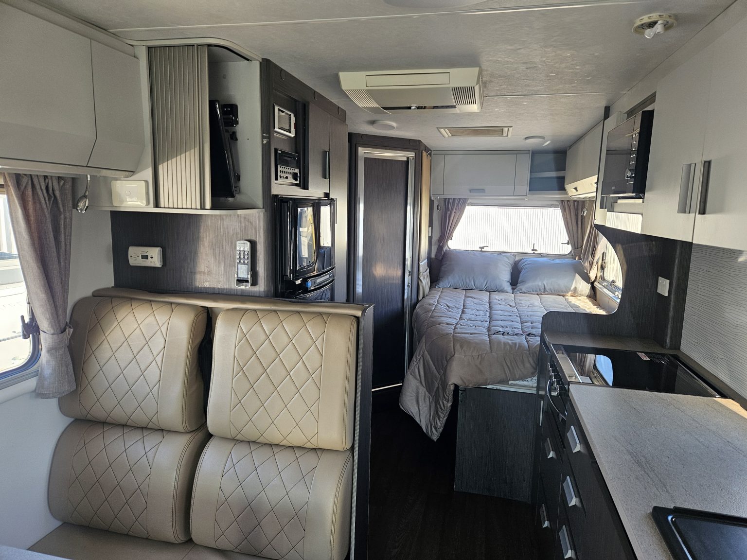 2018 JAYCO CONQUEST MOTORHOME - Avan Adelaide