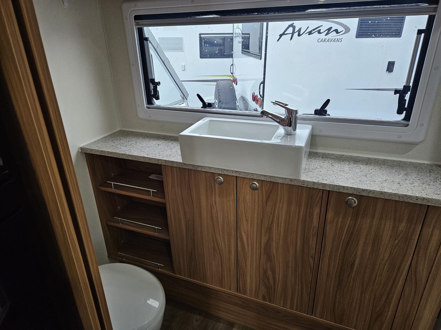 2017 AVAN ASPIRE 564 ENSUITE CARAVAN - Avan Adelaide