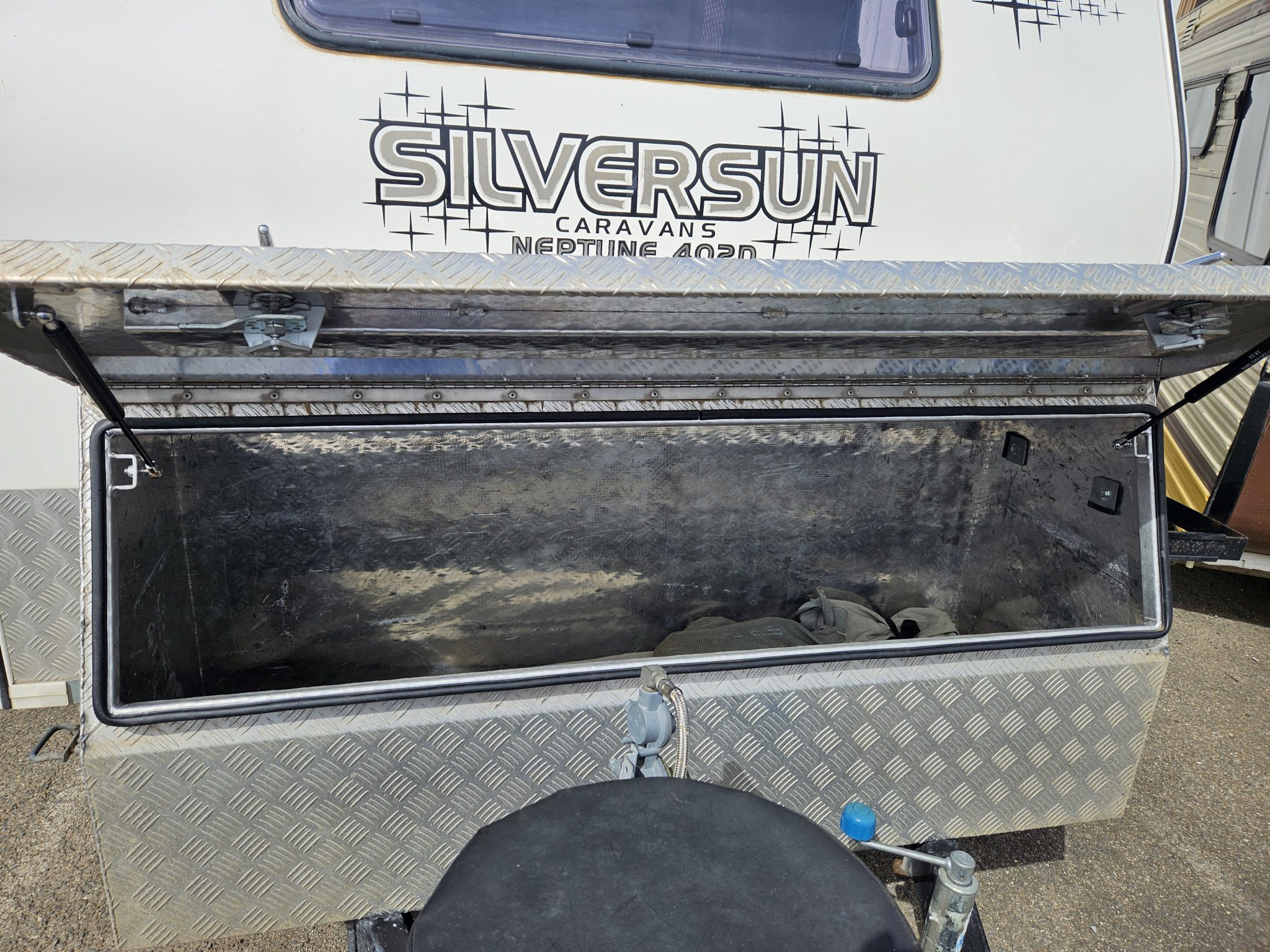 2017 SILVERSUN NEPTUNE 402D CARAVAN - Avan Adelaide