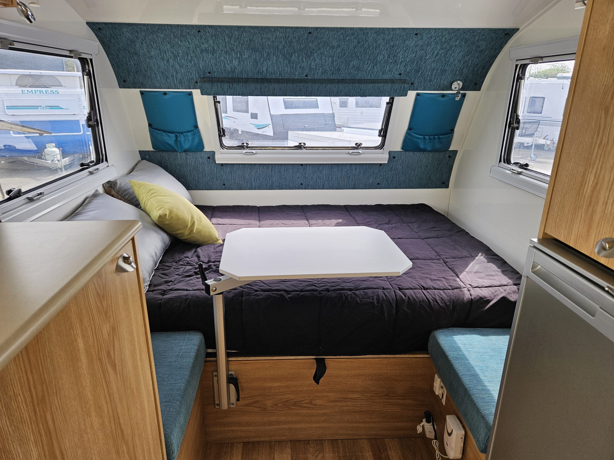 2017 SILVERSUN NEPTUNE 402D CARAVAN - Avan Adelaide