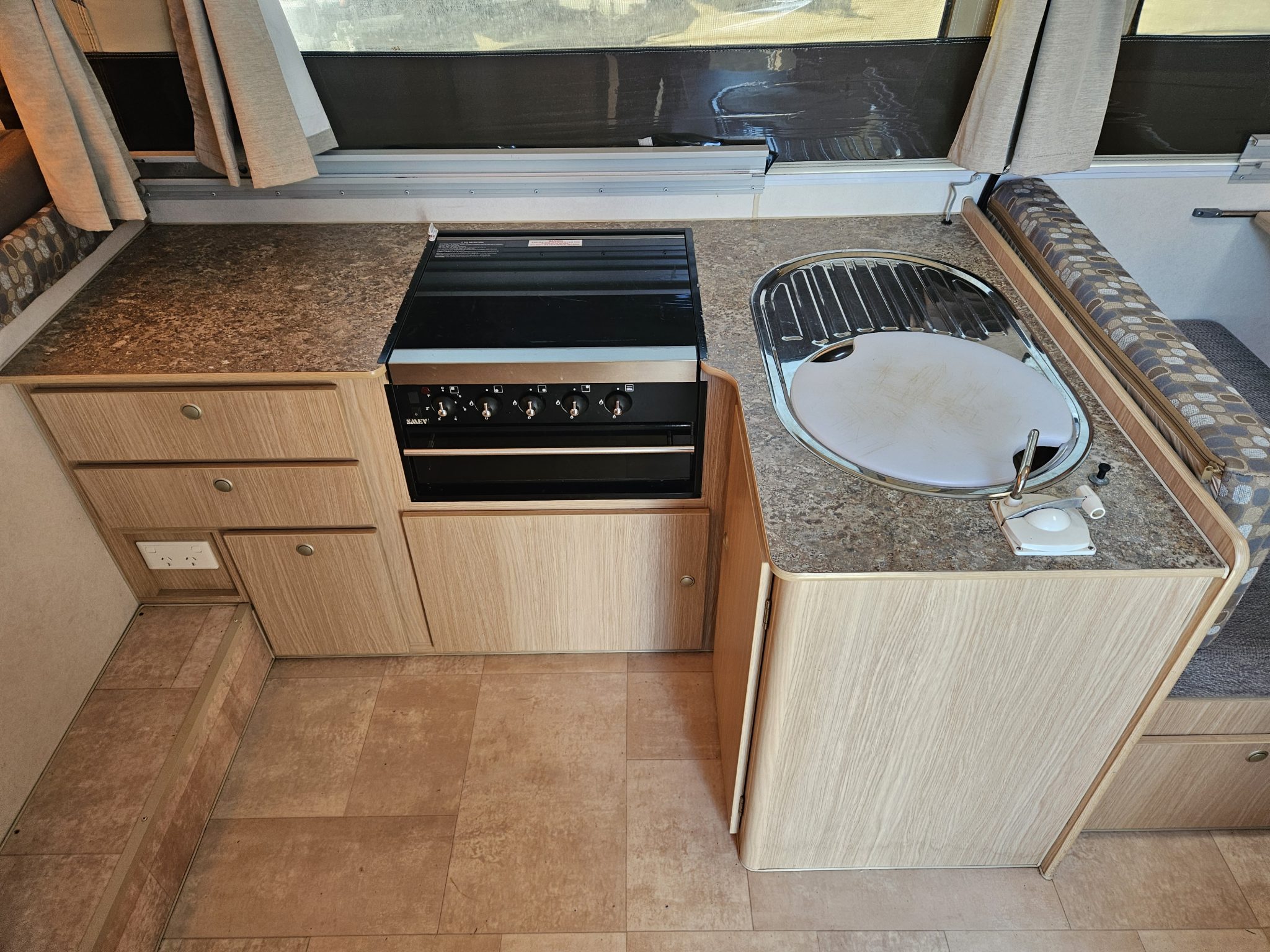 2011 JAYCO OUTBACK HAWK CAMPER TRAILER - Avan Adelaide