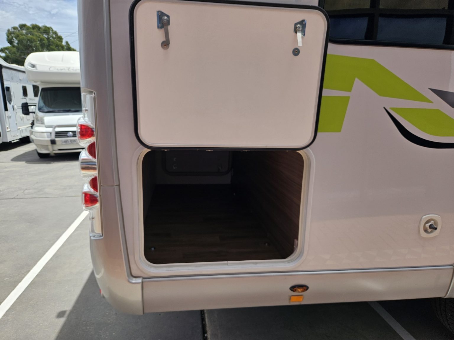AVAN OVATION M6 C CLASS MOTORHOME - Avan Adelaide