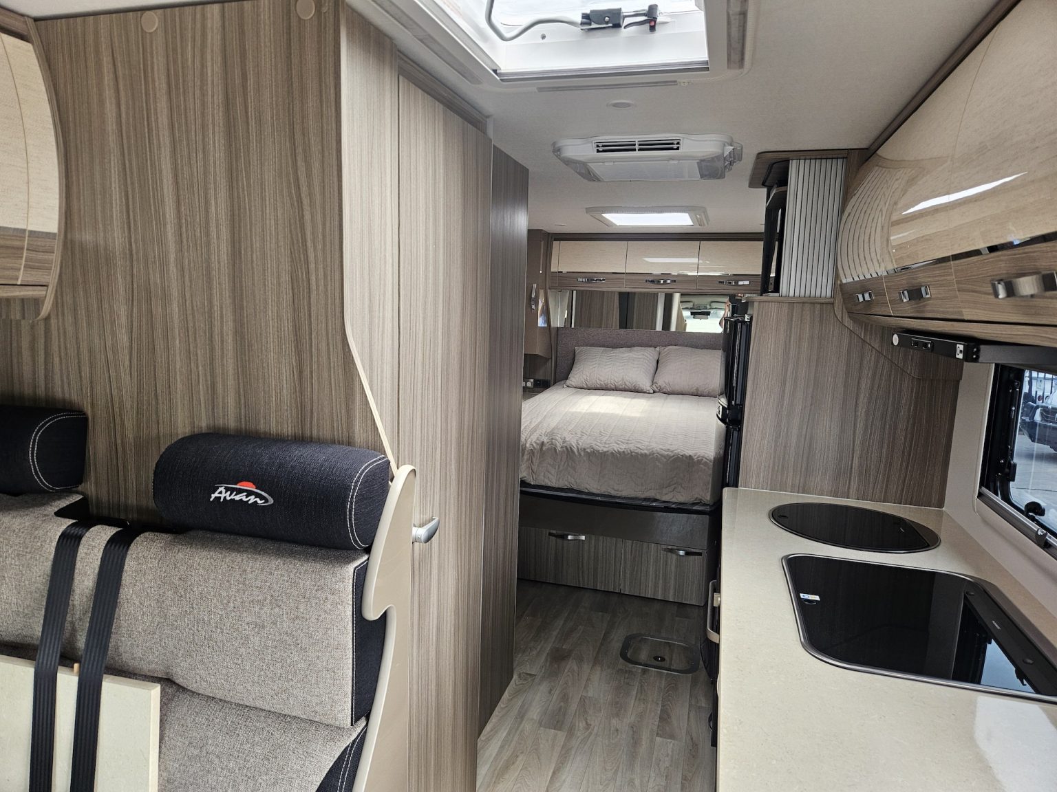 AVAN OVATION M6 C CLASS MOTORHOME - Avan Adelaide