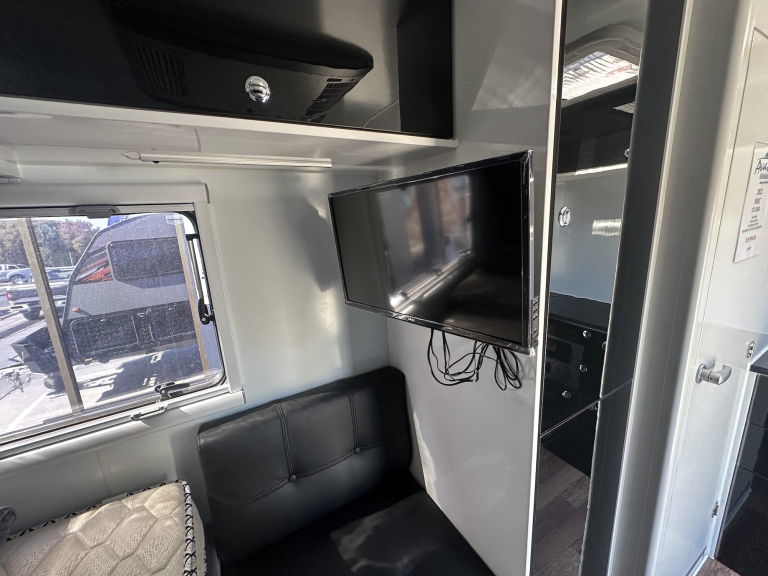 2022 MDC XT 12 HR HYBRID CARAVAN - Avan Adelaide