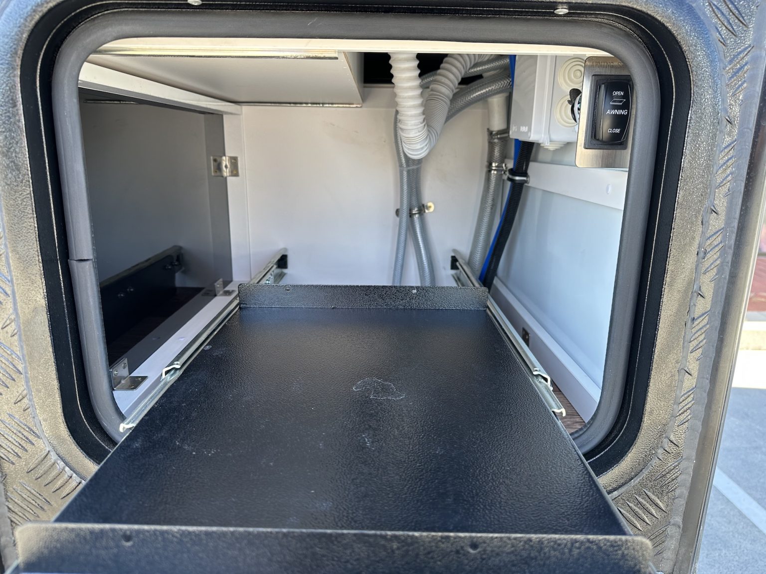 2022 MDC XT 12 HR HYBRID CARAVAN - Avan Adelaide