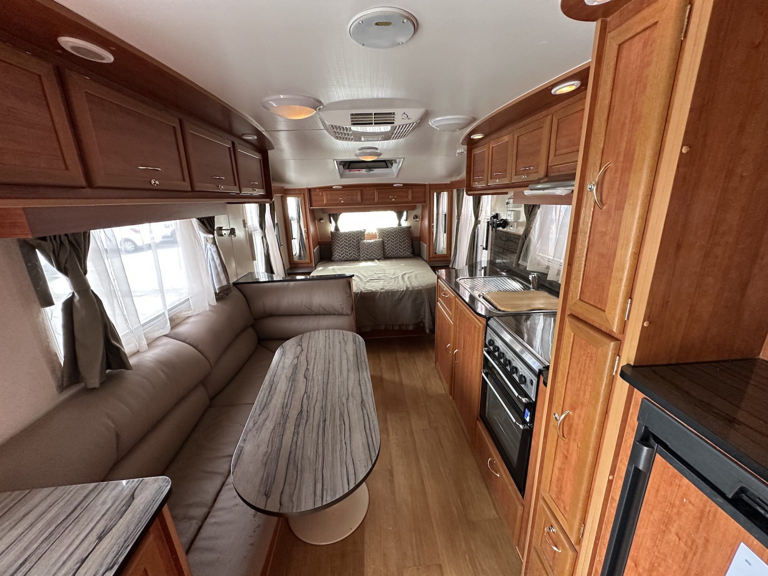 2010 Supreme Executive 2060 Caravan - Avan Adelaide