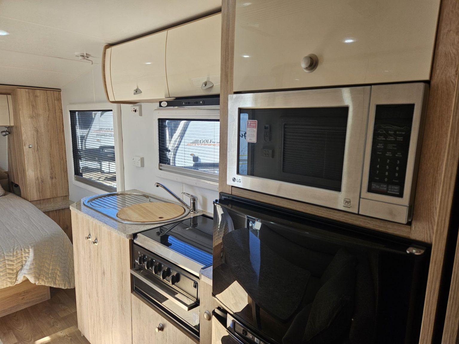 2018 AVAN ASPIRE 555-1 ENSUITE CARAVAN - Avan Adelaide