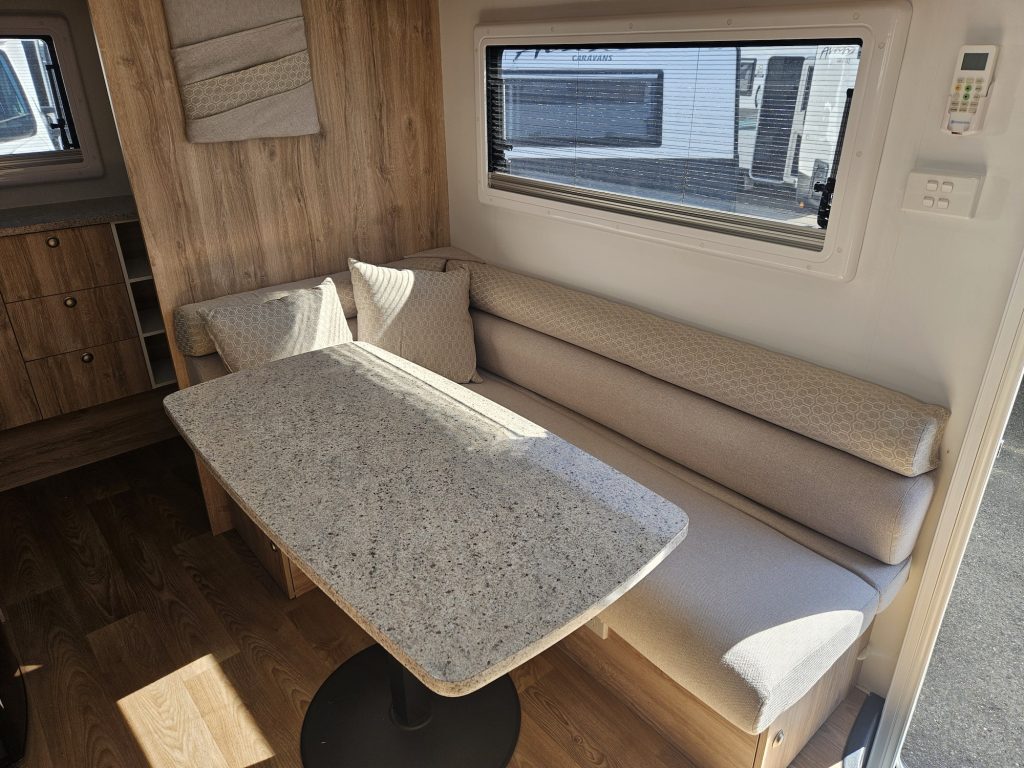 2018 AVAN ASPIRE 555-1 ENSUITE CARAVAN - Avan Adelaide