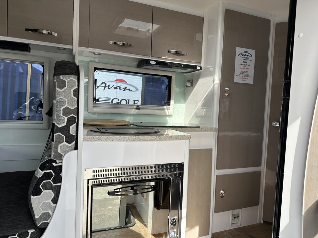 2018 AVAN OVATION M3 MOTORHOME - Avan Adelaide