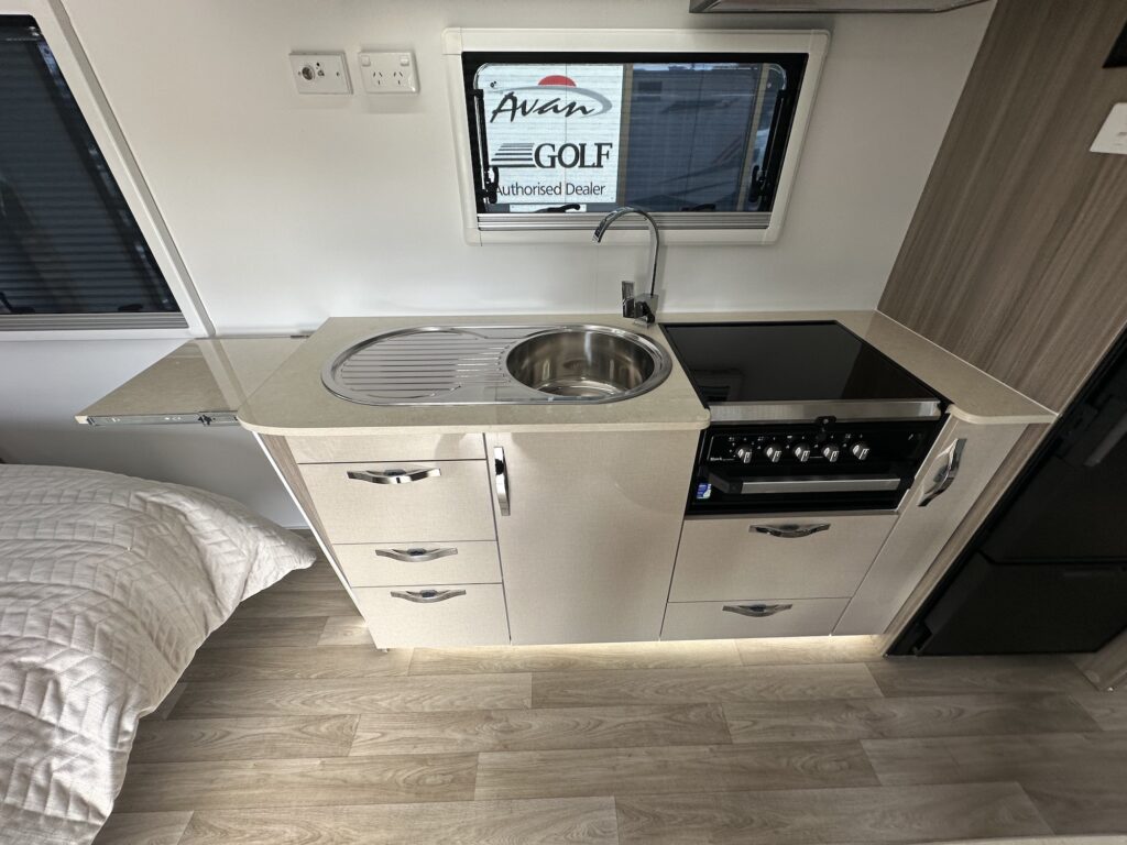 2025 GOLF SAVANNAH 578 CARAVAN - Avan Adelaide